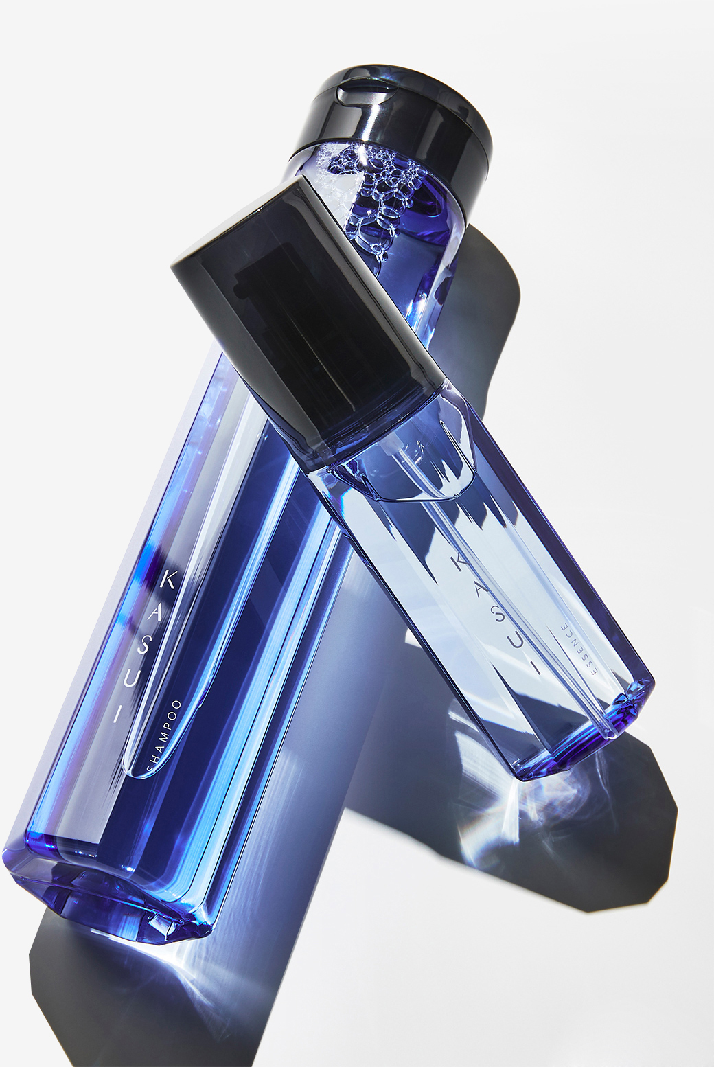 KASUI ブランドサイト | 今の美しさを、この先もあたりまえに 2020.10.1 Debut 皮膚科学の確かな視点で未来の美しさを支えるヘアケアブランドが誕生します。